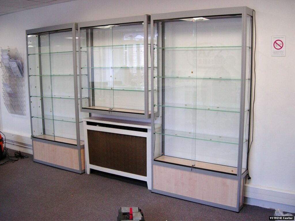 VAM 1011057 - Vitrine Center