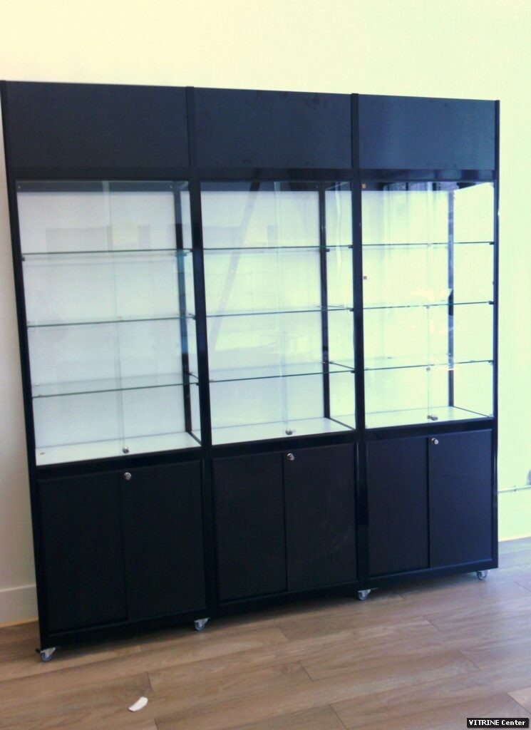 VAM 1204513 - Vitrine Center