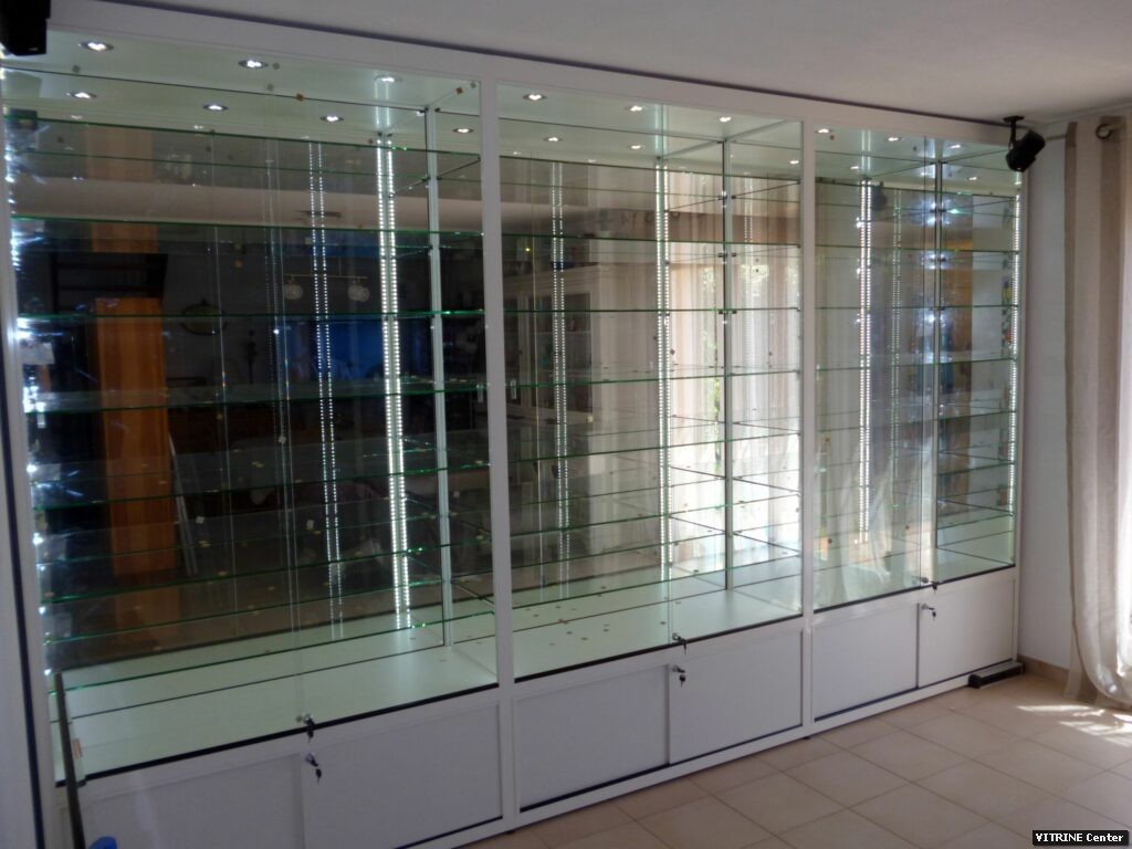 VAM 1406723 - Vitrine Center