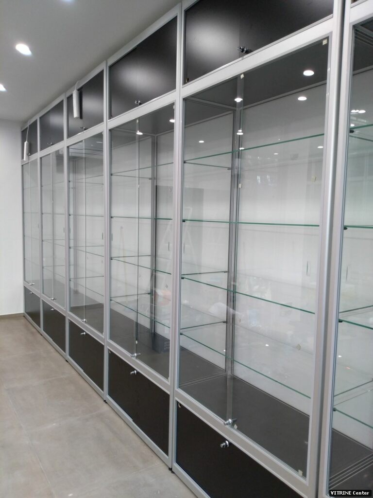 VAM 1810010 - Vitrine Center